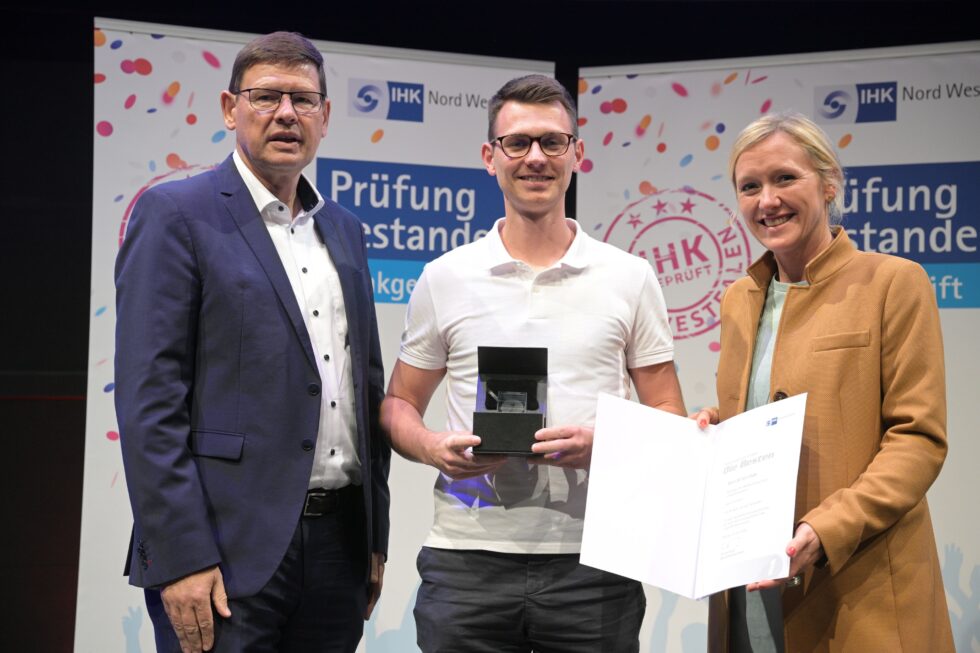 RTS Electronic stellt besten Auszubildenden Waltrops | RTS Electronic